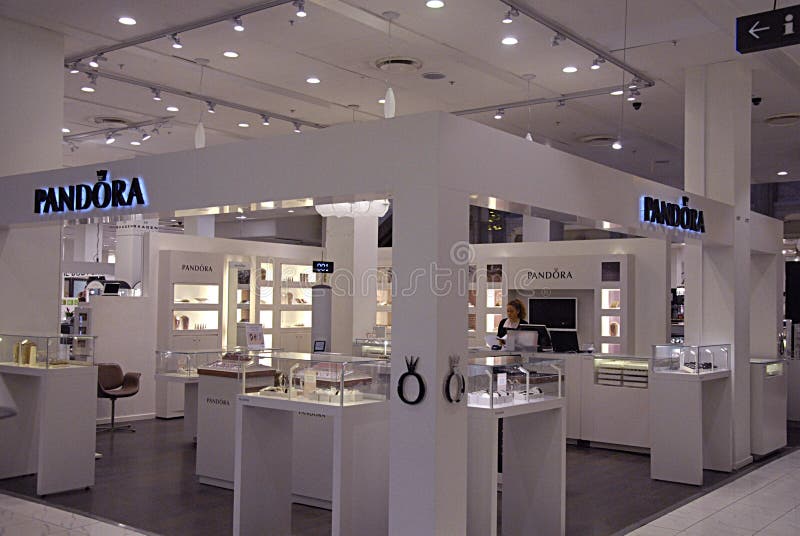 DENMARK_PANDORA foto editorial. Imagen de encadenamiento - 39474601