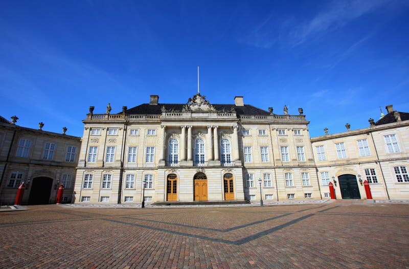 Danskt slott fotografering för bildbyråer. Bild av klassiskt - 10745967