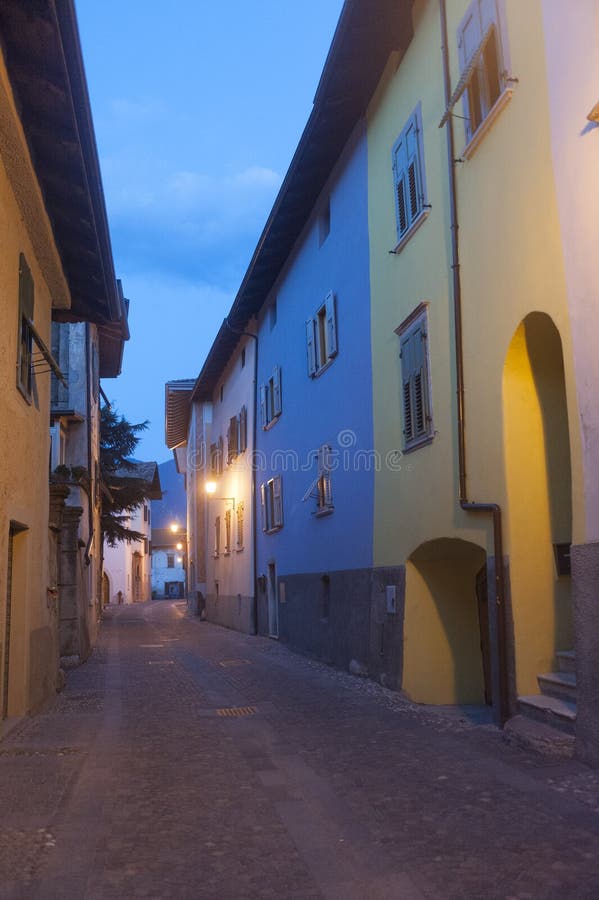 Denno (Trento) imagen de archivo. Imagen de edificio - 26089623