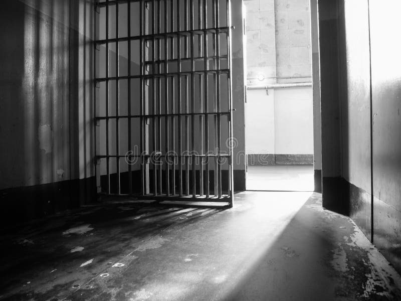 Celda De Prisión Abierta En Lanscape Estéril Imagen de archivo - Imagen ...