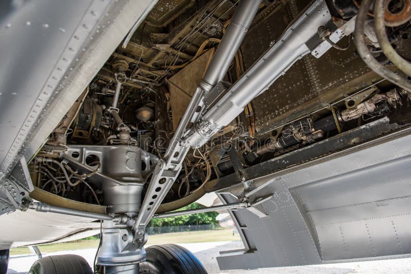 Dentro Del Compartimiento Del Tren De Aterrizaje Imagen de archivo ...