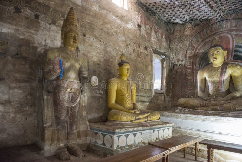 Dentro Do Templo Da Rocha Em Dambulla Foto de Stock - Imagem de lugar ...