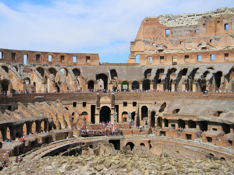 Colosseo di Roma dentro immagine stock. Immagine di orizzontale - 32522419