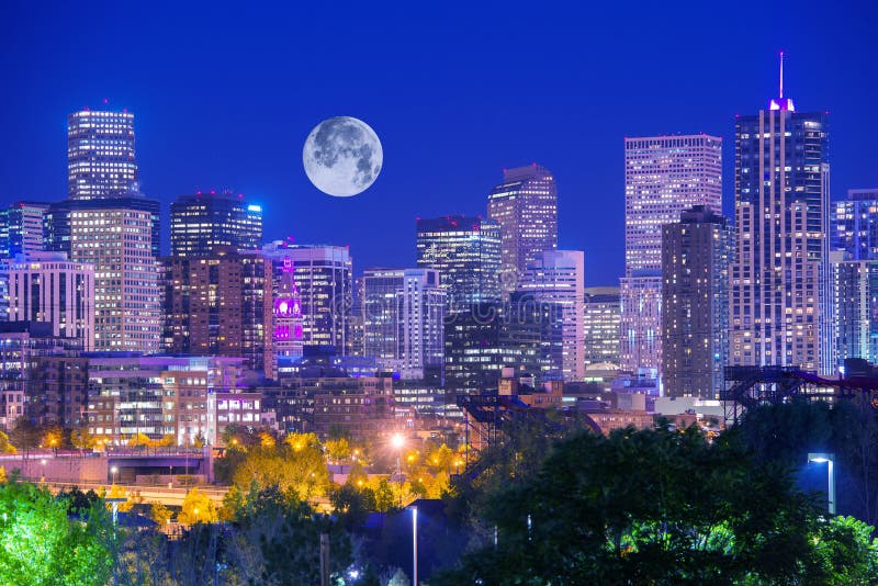 Denver Colorado nachts stockbild. Bild von park, architektur - 45798171 Denver Colorado nachts stockbild. Bild von park, architektur - 45798171