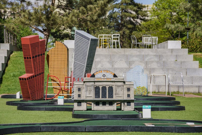 Mini Golf in the Skyline Park Editorial Photography - Image of famous ...