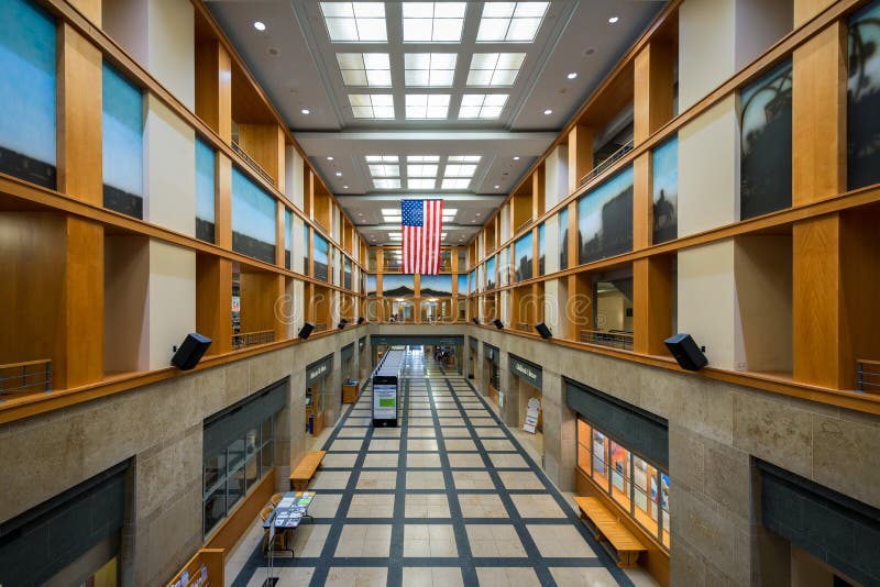 Denver Public Library redactionele foto. Image of openbaar - 44580836