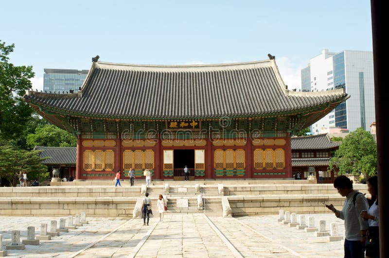 Deoksugung Palace in Seoul editorial image. Image of palace - 77351590
