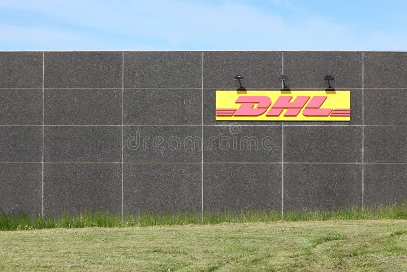 Deposito Di Logistica Di DHL Fotografia Stock Editoriale - Immagine di ...