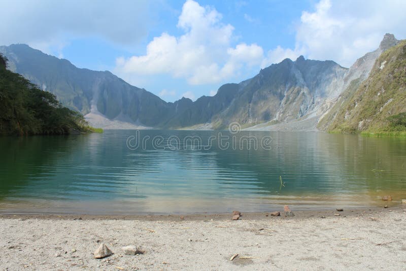 Der Aktive Vulkan Pinatubo Und Der Kratersee, Philippinen Stockbild ...
