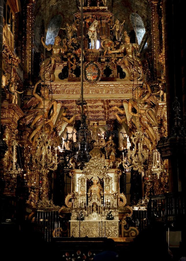 Der Altar Der Kathedrale Von Santiago De Compostela Redaktionelles ...