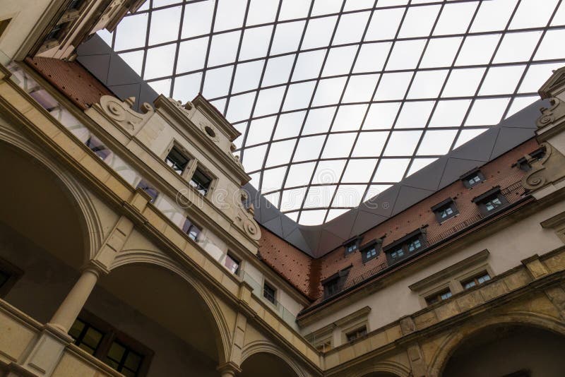 Der Altbau Der Stadt Dresden, Deutschland Stockfoto - Bild von himmel ...