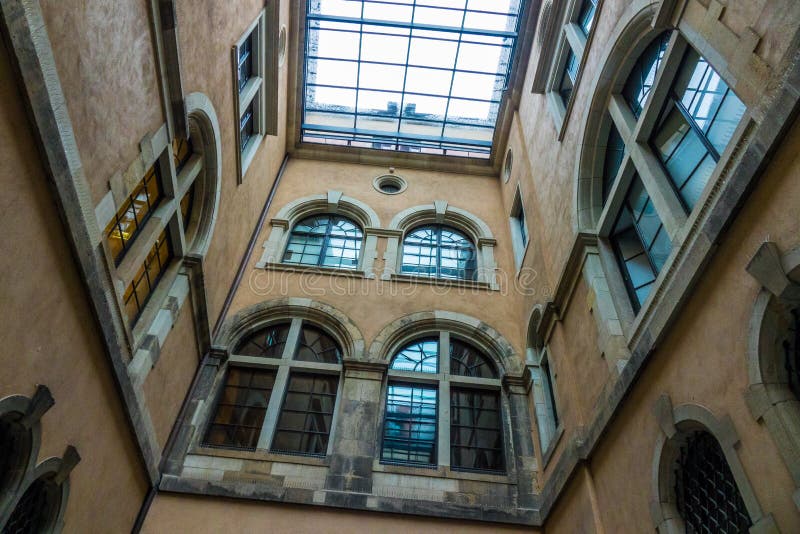 Der Altbau Der Stadt Dresden, Deutschland Stockfoto - Bild von chef ...