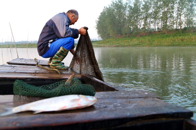 Fischer Im Boot Auf See Bild. Bild: 88696677