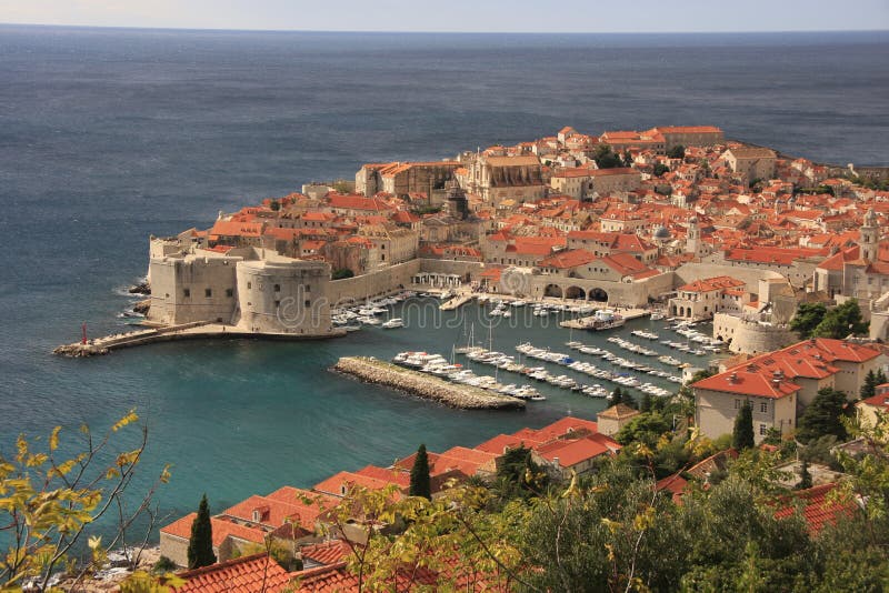Alter Hafen in Dubrovnik, Kroatien Stockfoto - Bild von leuchten ...