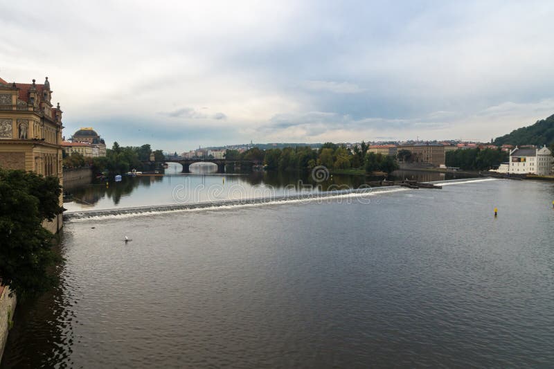Der Die Moldau-Fluss stockbild. Bild von reise, städtisch - 62888501