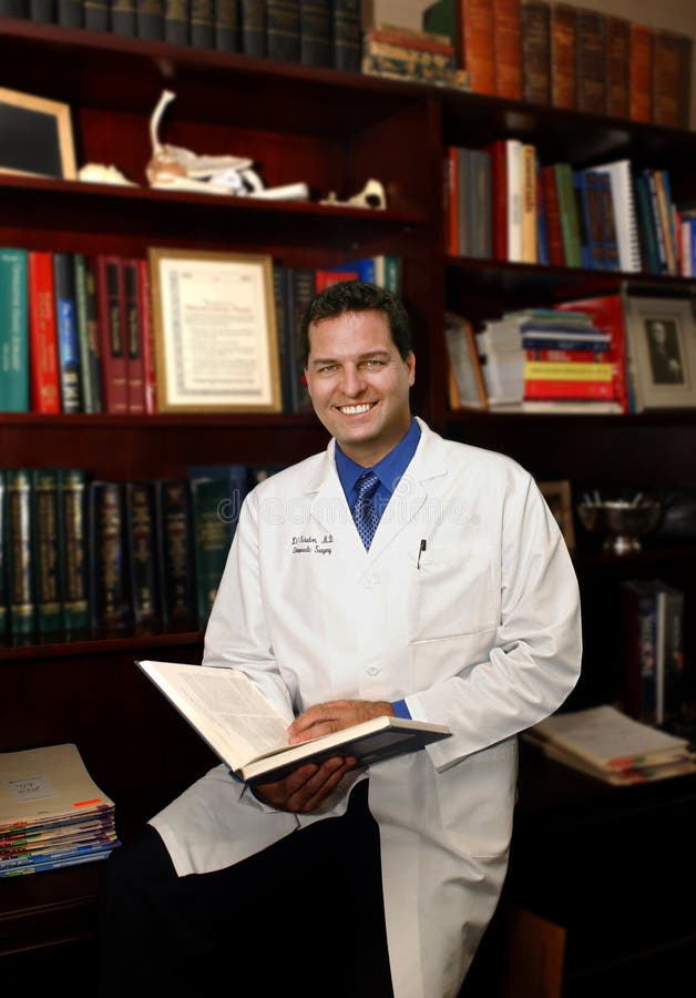 Der Arzt ist da stockbild. Bild von studie, familie, arzt - 1212493