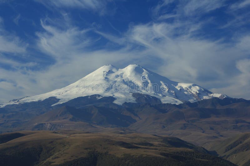 Der Elbrus. Nordkaukasus stockbild. Bild von berg, morgen - 29590007