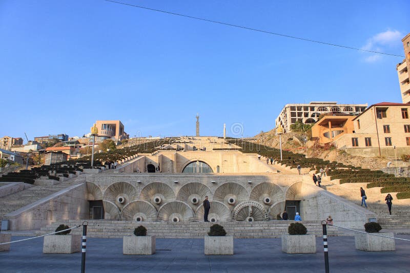 Kaskade-Komplex in Yerevan stockbild. Bild von galerie - 114389477