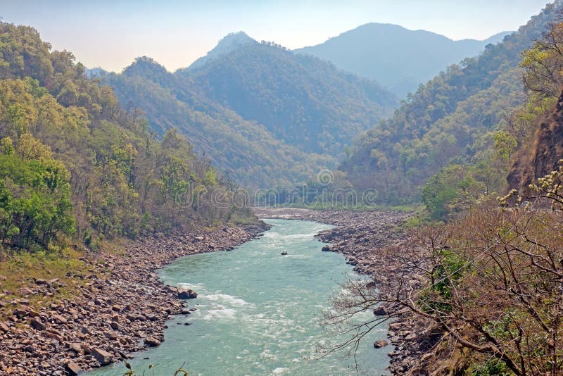 Der Heilige Fluss Der Ganges In Indien Nahe Laxman Jhula Stockbild ...