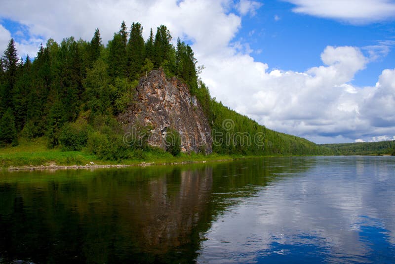 Fluss Vishera. Ural Berge stockbild. Bild von blau, hügel - 9788787