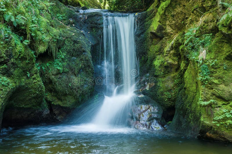 Der Geroldsauer-Wasserfall in Geroldsau Stockbild - Bild von wasserfall ...