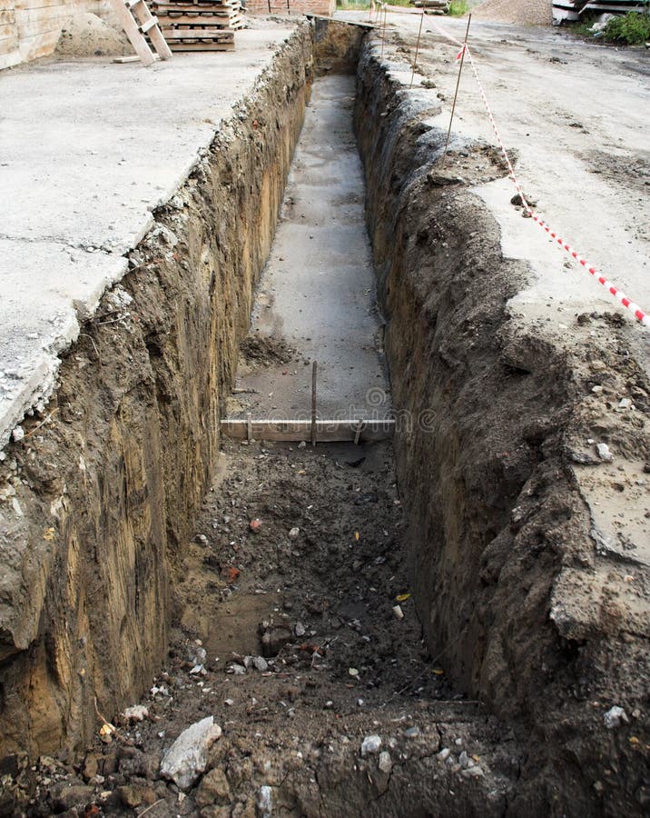 Rohrtrenches stockbild. Bild von technik, umgebung, wasser - 7220585