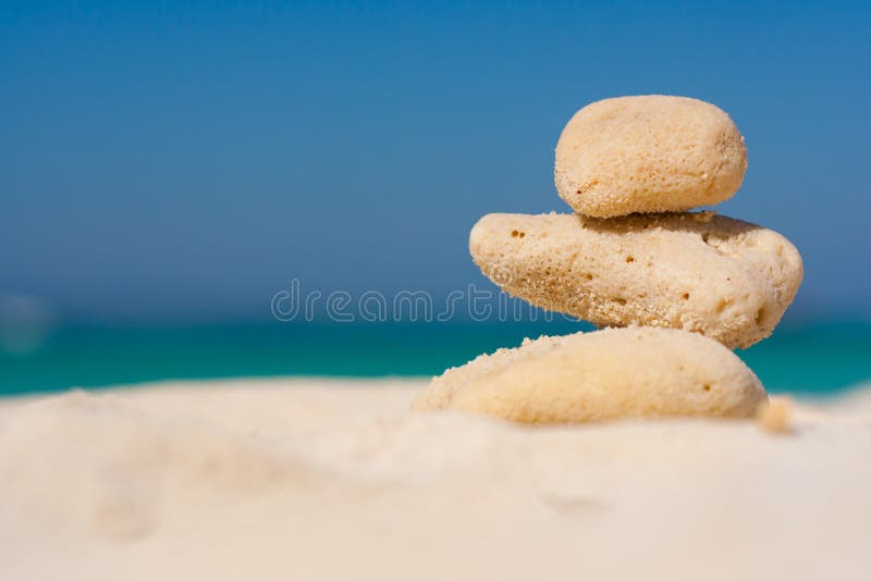 Der Haufen der Steine stockbild. Bild von draussen, farbe - 22393821