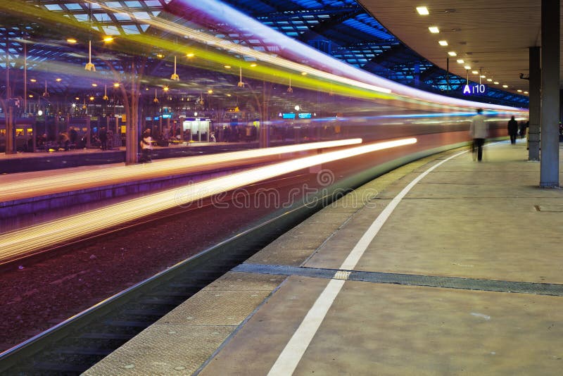An Der Hauptstation Im Cologne Stockfoto - Bild von unschärfe, köln ...