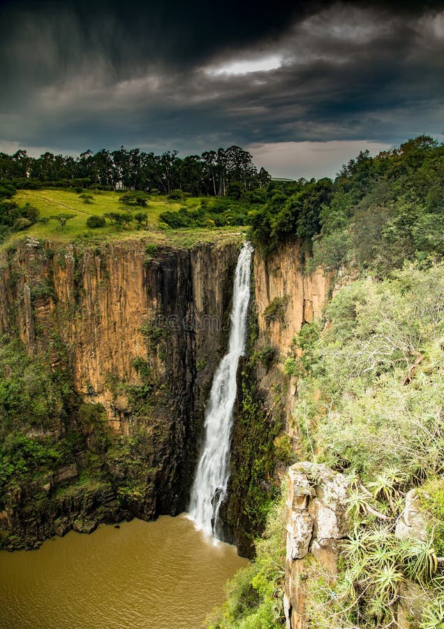 Der Howick-Wasserfall Bei Howick in Kwazulu Natal Stockbild - Bild von ...