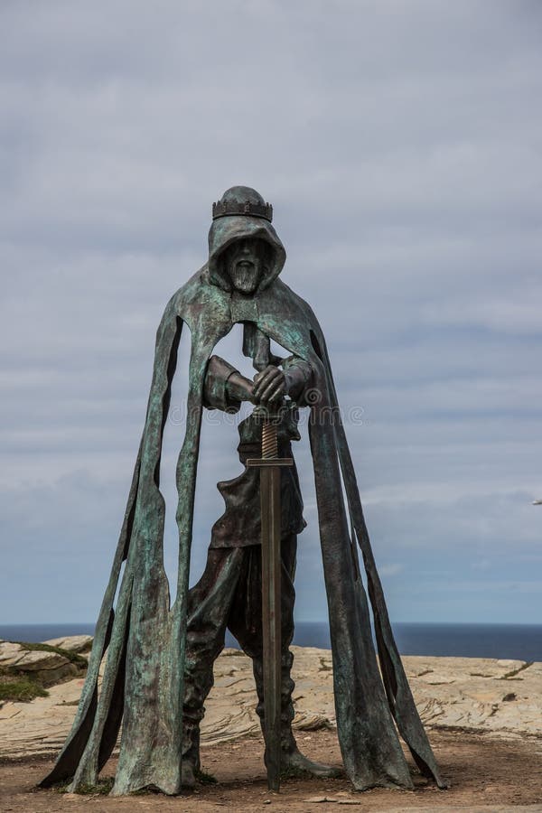 Statue Königs Arthur, Tintagel, Cornwall Redaktionelles Stockfoto ...