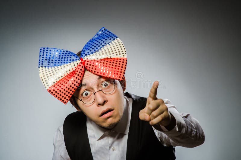 Der Lustige Mann Mit Riesiger Fliege Stockfoto - Bild von gesicht, dumm ...