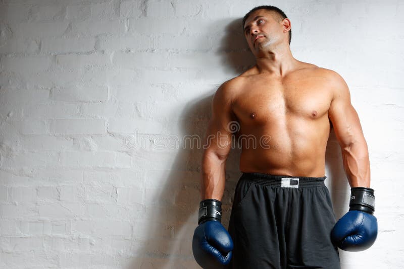Der Mann Der Boxer an Einer Wand Stockfoto - Bild von künste ...