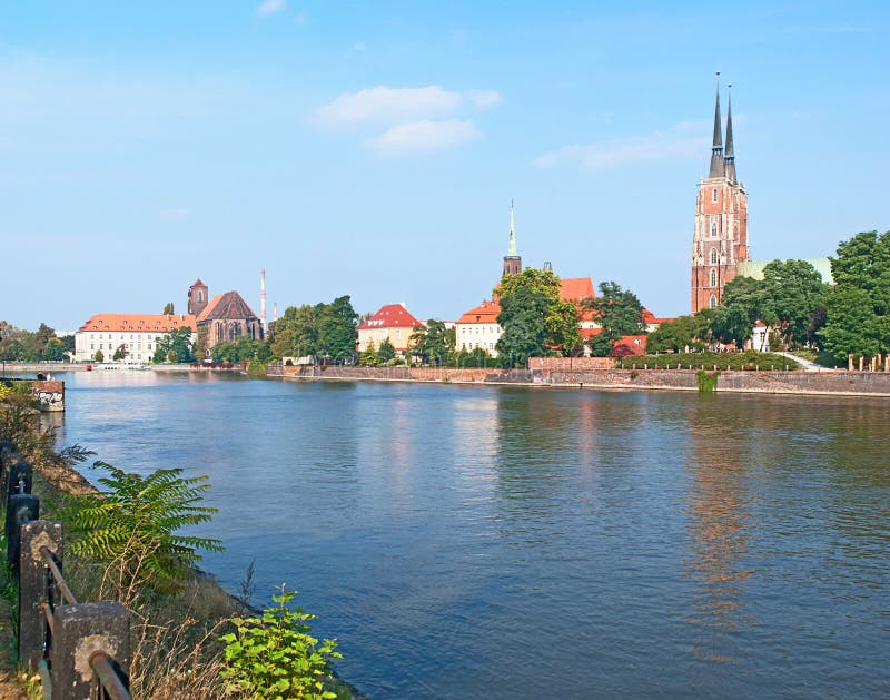 Der Oder-Damm stockfoto. Bild von gebäude, stadt, helm - 41620944