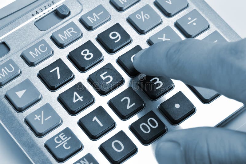 Der Rechner Und Eine Hand Des Mannes Stockfoto - Bild von handel, mann ...