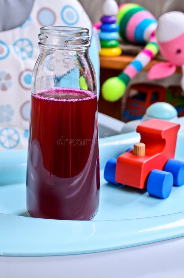 Der Saft Ist in Der Farbe Dunkelrot Stockfoto - Bild von hochrot ...