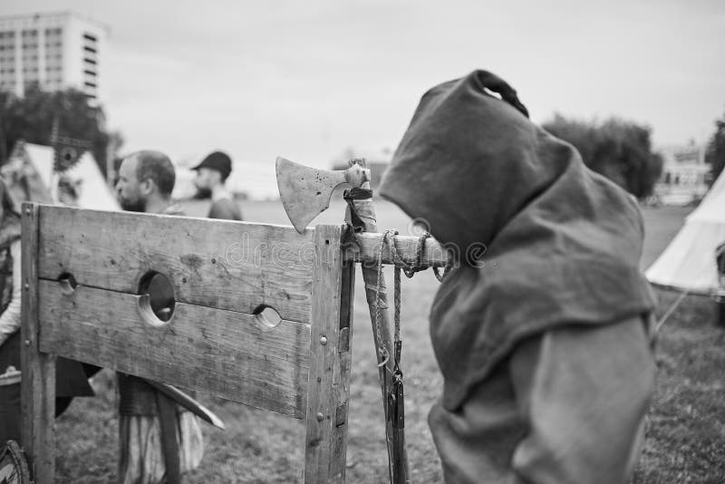Scharfrichter Auf Dem Gestell Stockfoto - Bild von haube, gestell: 31635088