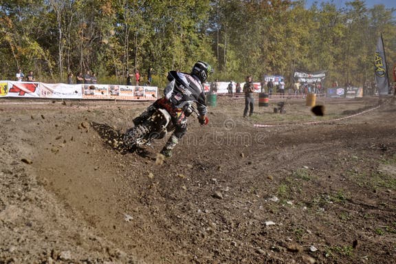 Der Schmutz redaktionelles stockbild. Bild von land, rennläufer - 34622989