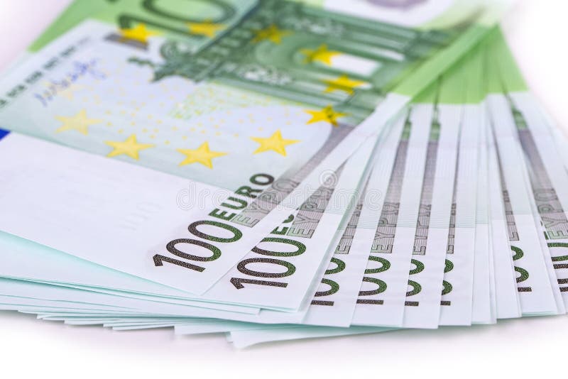 Der Stapel des Geld-Euros stockbild. Bild von investition - 138698873