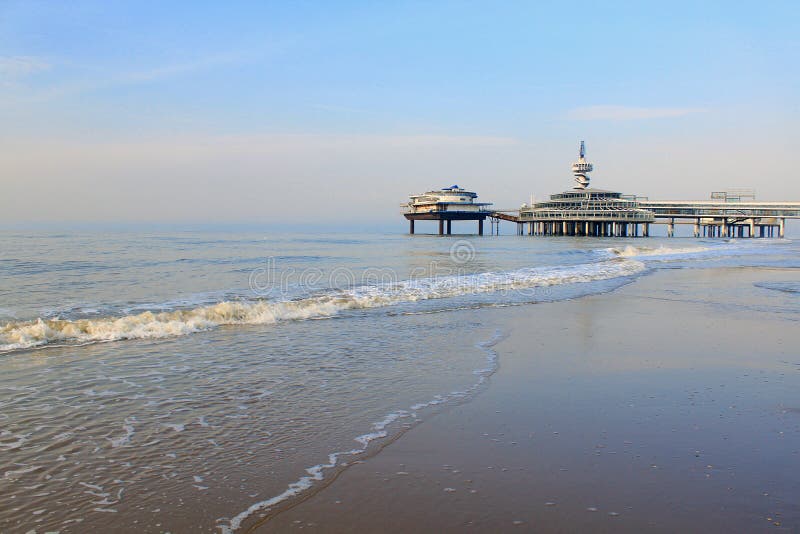 Der Strand in Den Haag stockfoto. Bild von strand, haag - 40899486