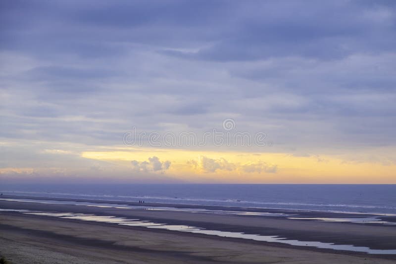Der Strand Von Bredene in Belgien Stockfoto - Bild von normalerweise ...