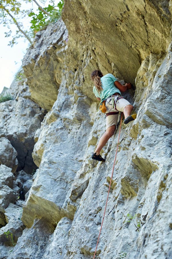 An der Wand klettern stockfoto. Bild von person, bergsteiger - 162280404