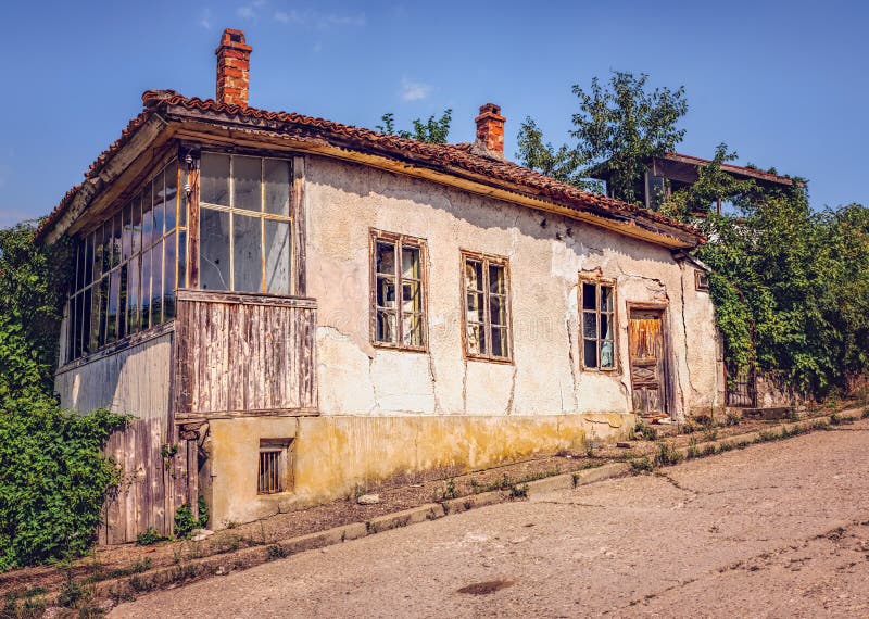 Derelict House stock image. Image of rust, house, rural - 34470305