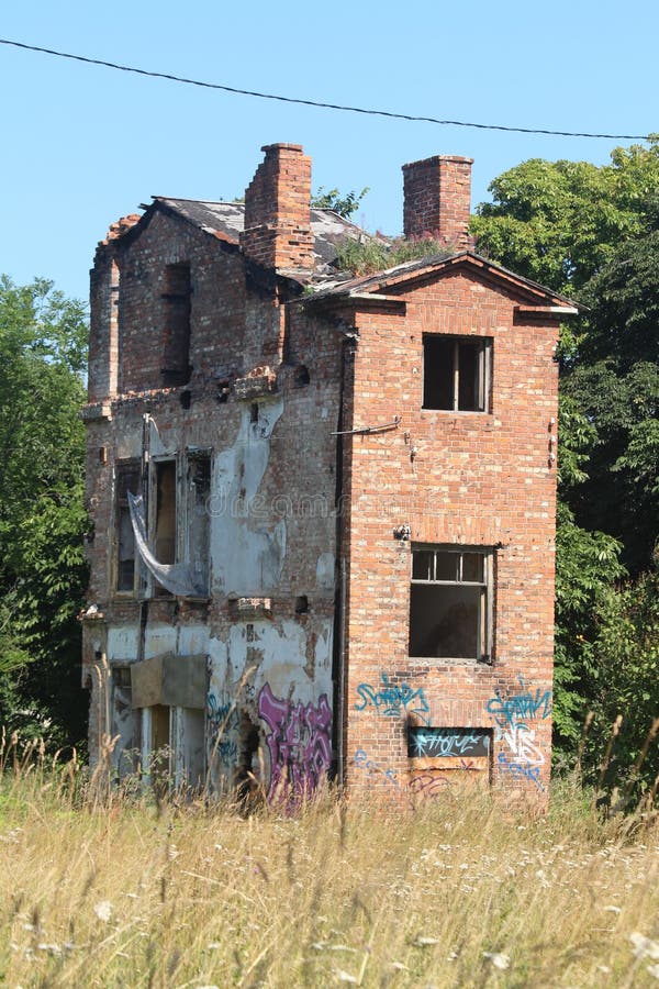 Derelict house stock image. Image of graffiti, barrack - 33270657