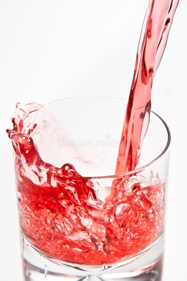Derramando Uma Bebida Vermelha Imagem de Stock - Imagem de refrescar ...