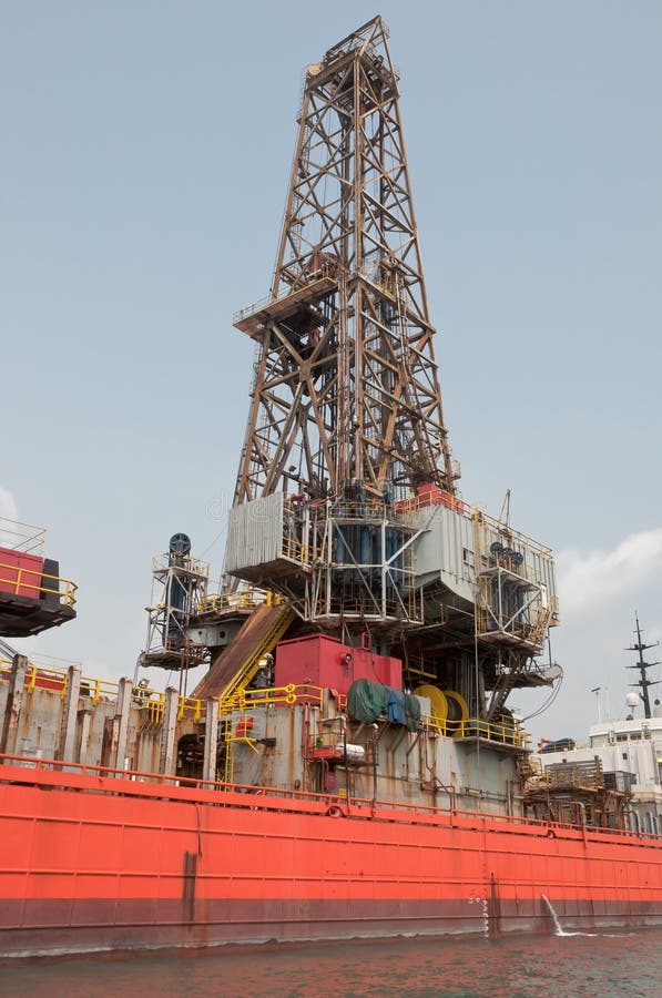 Derrick of Drill Ship stock photo. Image of clouds, crown - 21142516
