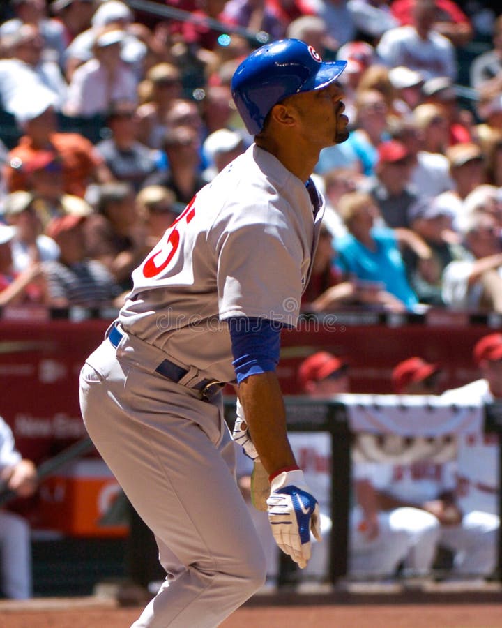 Derrick Lee, Chicago Cubs. editorial stock image. Image of major - 74625794