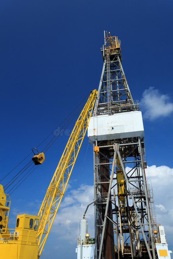 Derrick Of Offshore Drill Rig And Rig Crane Picture. Image: 36212130
