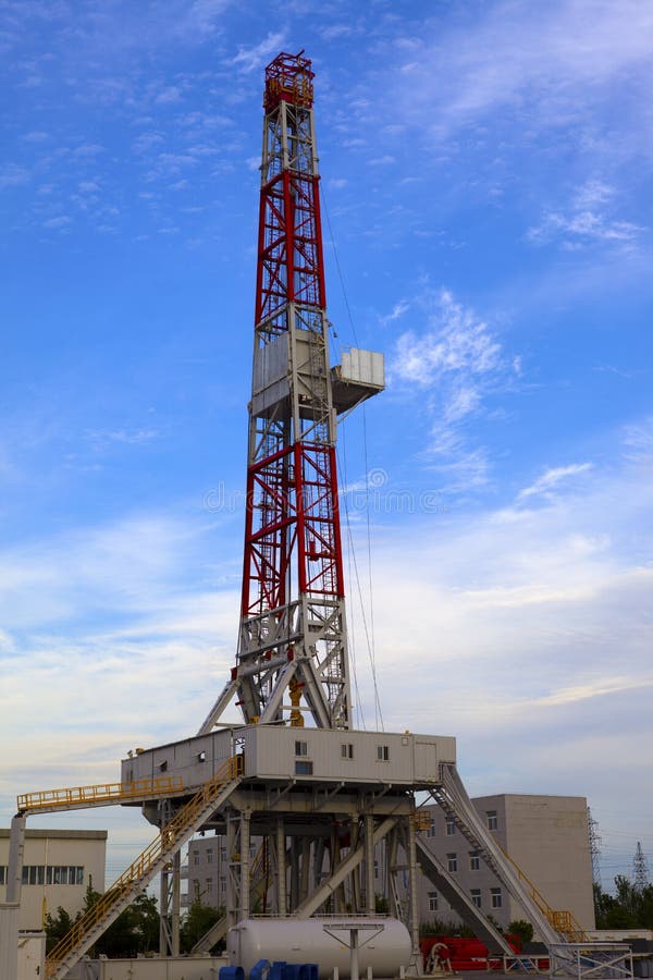 Derrickkran stockbild. Bild von derrickkran - 35881733