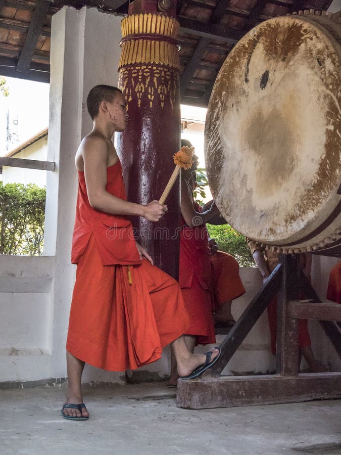 Derrota De Un Gongo Y De Un Tambor Para El Funcionamiento De La Danza ...