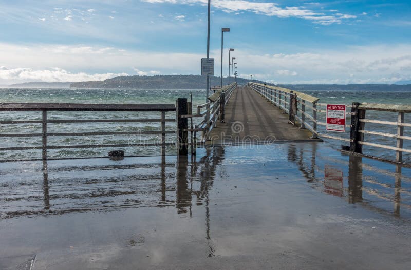 Des Moines Fishing Pier stock photo. Image of pacific - 61993578